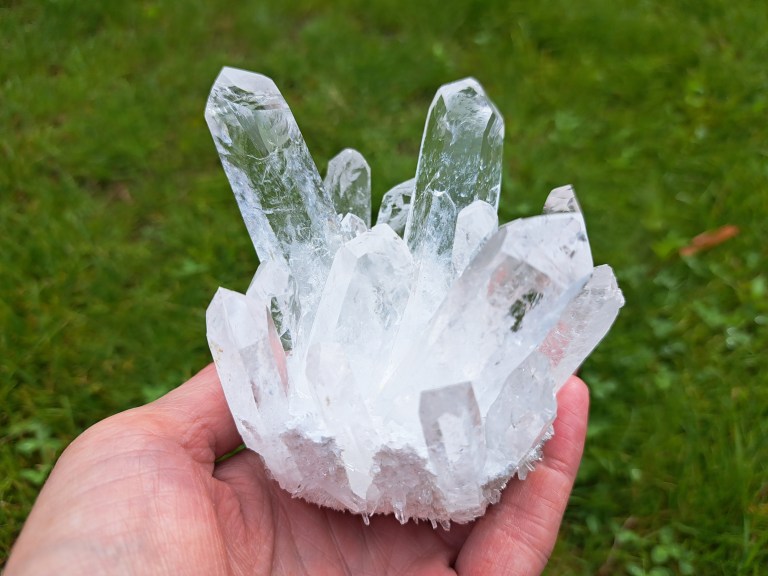 Synthetic or ‘lab-grown’ quartz – Puffins and Pies