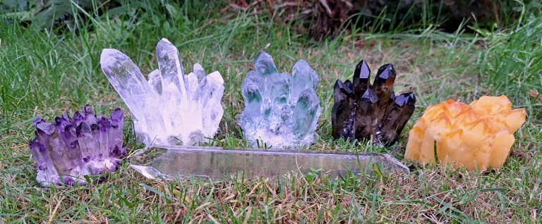 Synthetic or ‘lab-grown’ quartz – Puffins and Pies